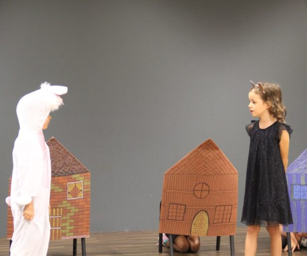Primary French plays in mini theatre. | CIS Mosaic