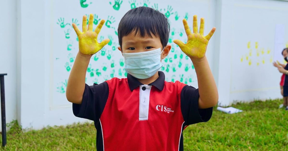 TK's handprint mural | Mosaic